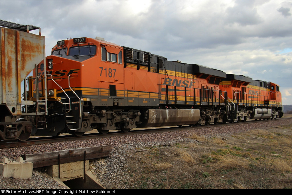 BNSF 7187